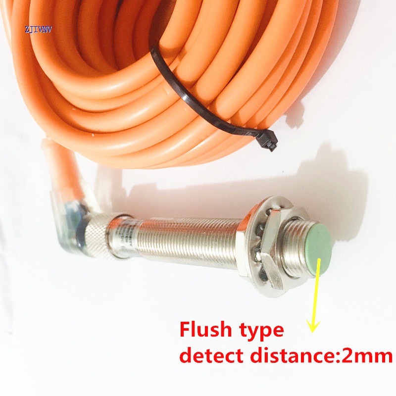 LM12 proximity switch with connector
