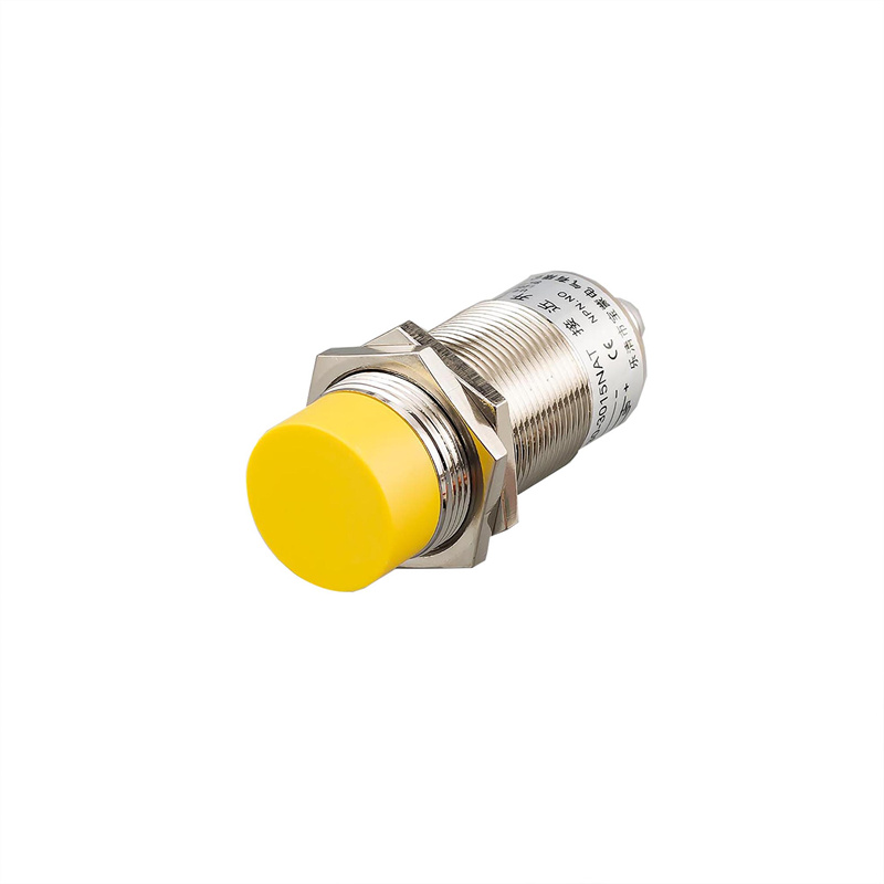 LM30 proximity switch with connector
